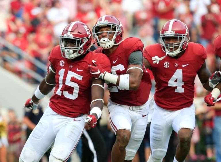 Alabama defensive backs get into fight on sideline (Video)