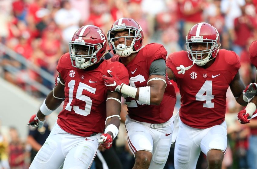 Alabama defensive backs get into fight on sideline (Video)