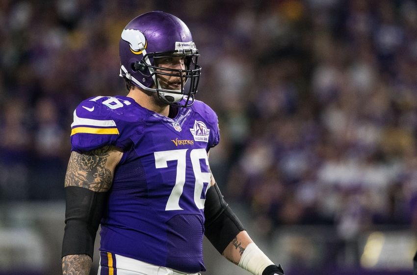 Vikings guard Alex Boone suffers hip injury against Panthers