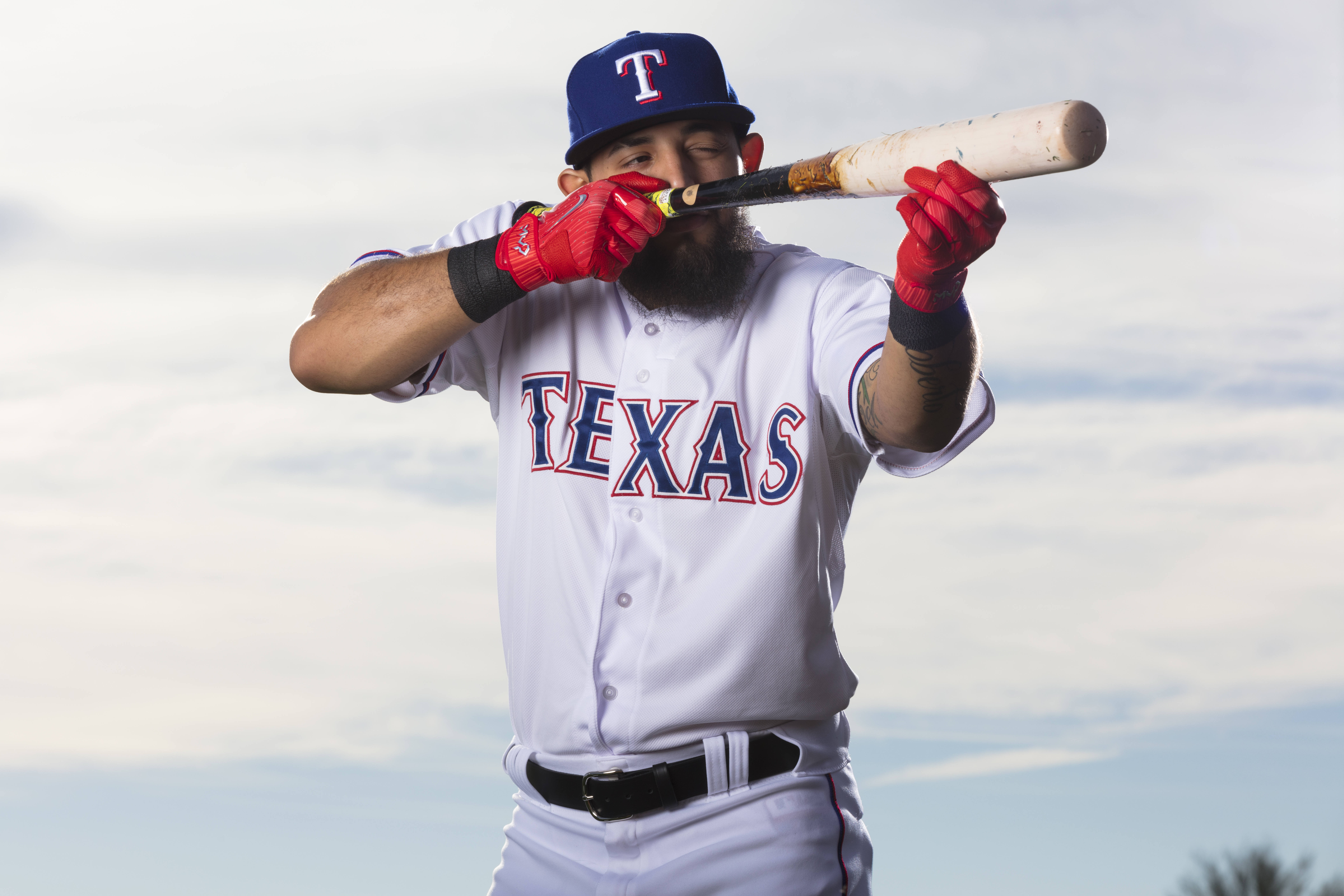 Rougned Odor prematurely bat flips long single