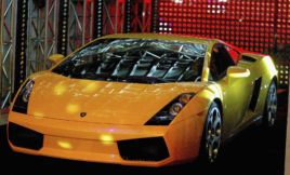 First Bugatti Chiron In The US: Watch The Hellbee Being Unwrapped