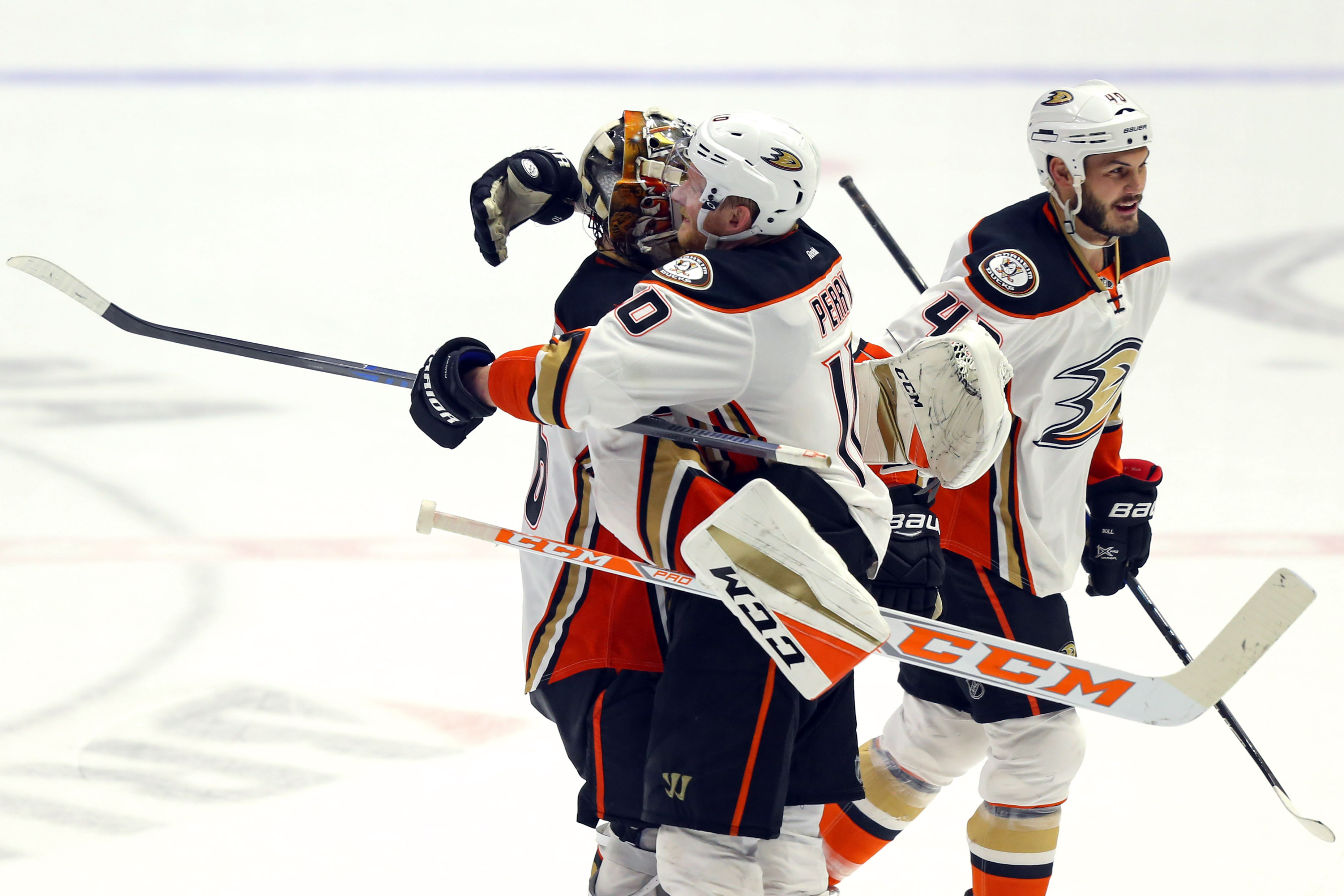 NHL Playoffs 2017: Corey Perry scores overtime winner in Game 4 (Video)