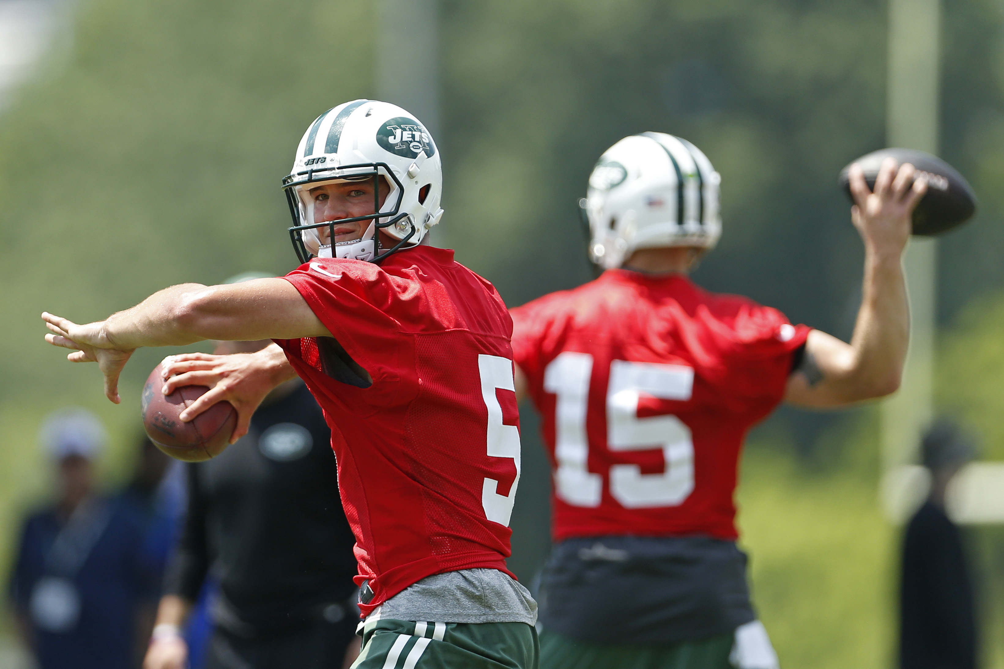 New York Jets: Quarterback battle breakdown, 2017 edition