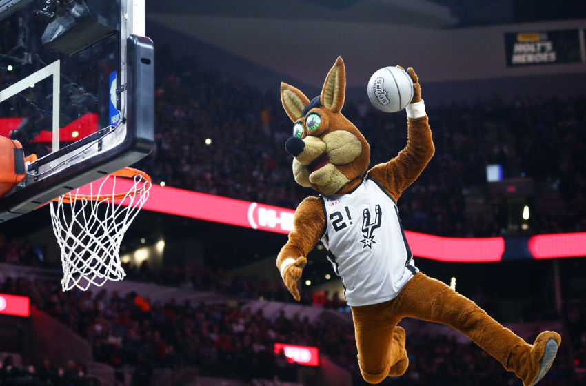 See the San Antonio Spurs mascot gets in on the male romper trend