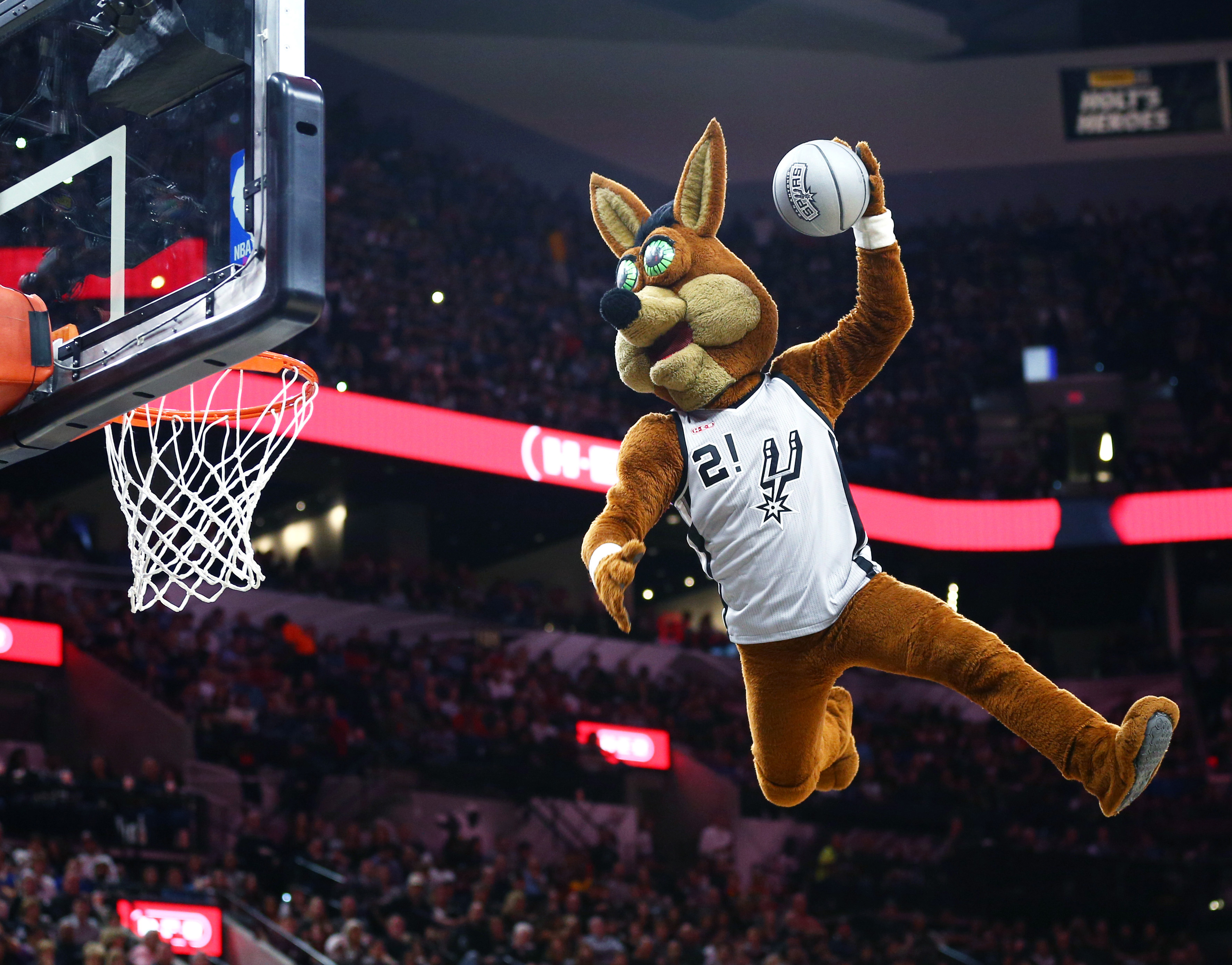 See the San Antonio Spurs mascot gets in on the male romper trend