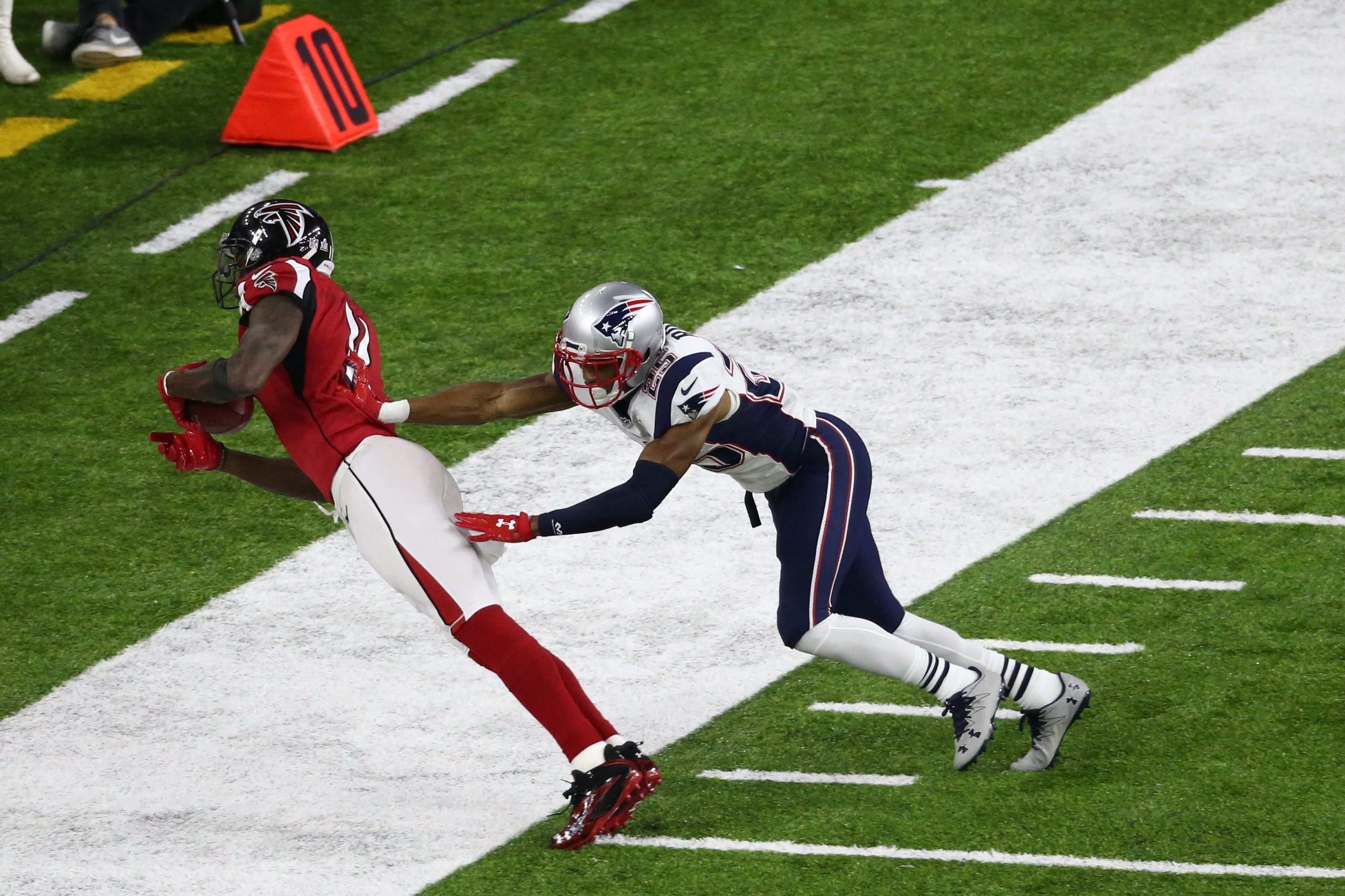 Julio Jones Somehow Stays Inbounds For Unreal Catch in Super Bowl (Video)