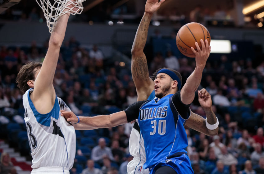 Dallas Mavericks Lose, Despite Career High for Curry