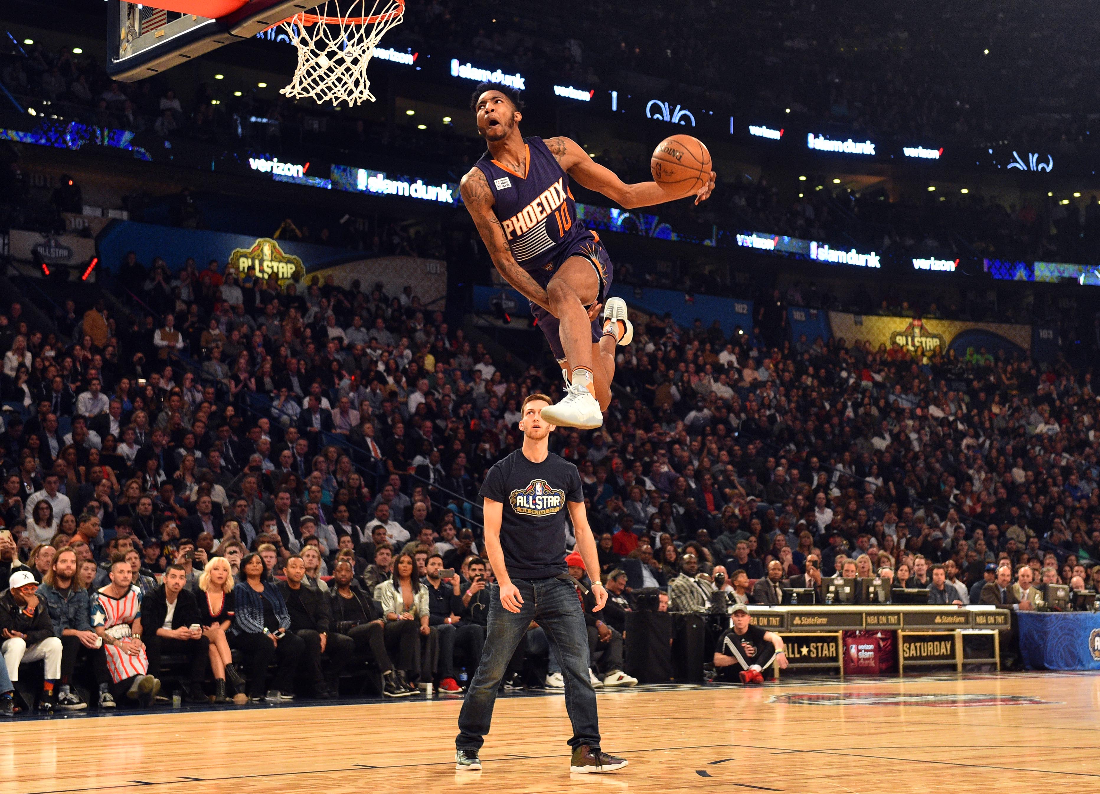Derrick Jones Jr. throws down ferocious between-the-legs dunk (Video)